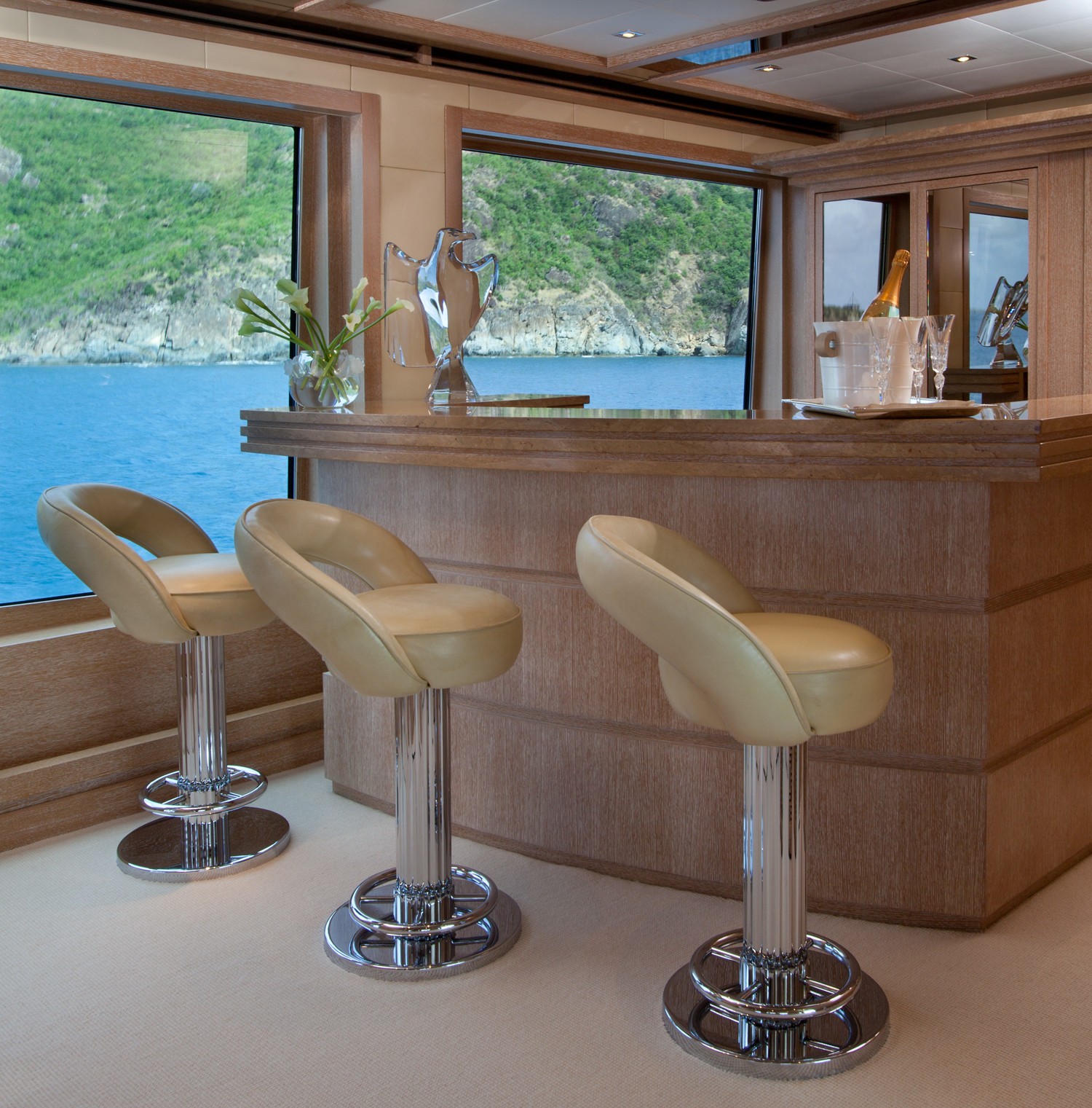 Yacht FRIENDSHIP, Oceanco | CHARTERWORLD Luxury Superyacht Charters